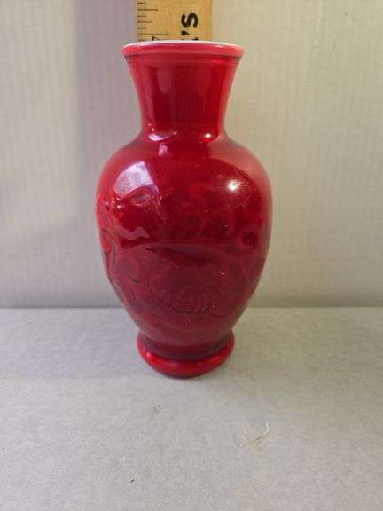 Vintage spring fragrance ruby red vase - Auction Ohio