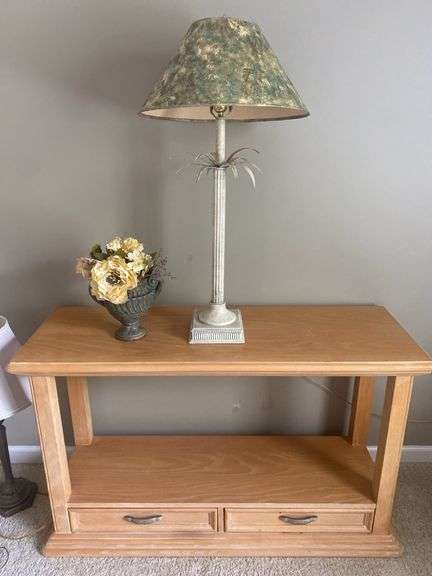 Broyhill sofa / entry table - lamp - faux floral decor - Auction Ohio