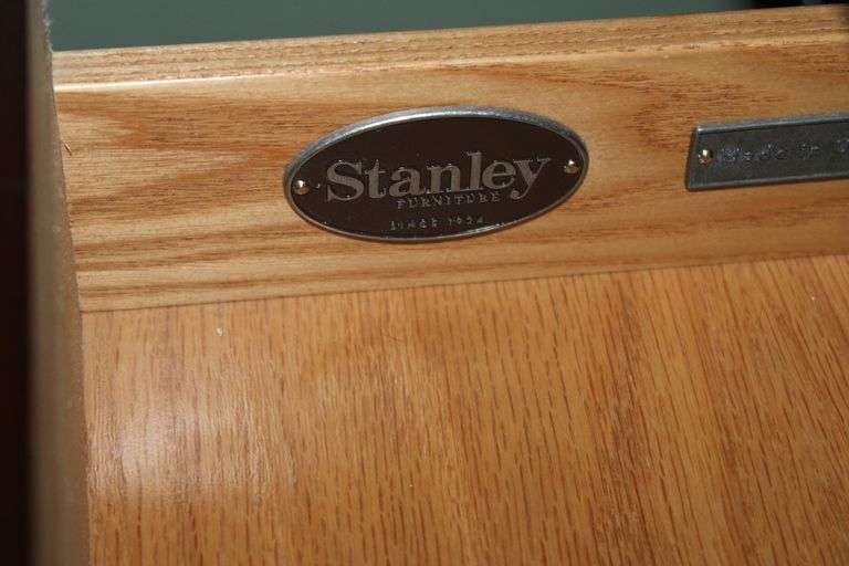 Stanley Bedside Chest - Auction Ohio