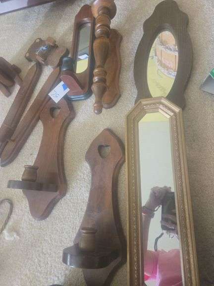 Assorted wooden decor - Auction Ohio