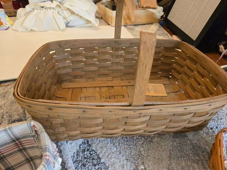 Assorted longaberger baskets - Auction Ohio