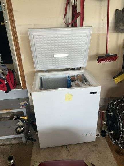 Magic Chef Chest Freezer - Auction Ohio