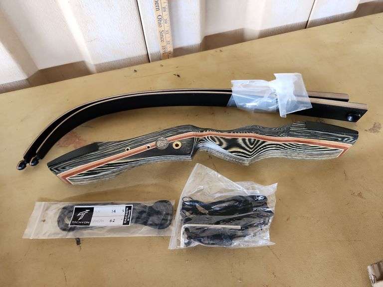 Knight Traditional KTA Sports Wasp Takedown Recurve Bow 62'' - Auction Ohio