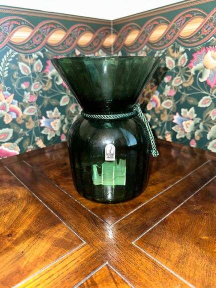 Green Pilgrim Glass Vase - Auction Ohio