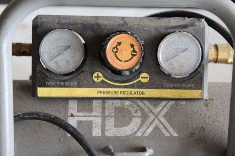 HDX 2-Gallon Air Compressor with Hose and Regulator - Auction Ohio