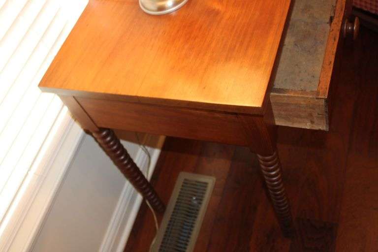 Spindle Table - Auction Ohio