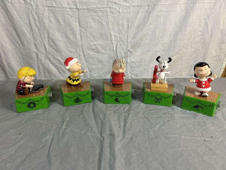 Hallmark Peanuts Figures - Auction Ohio