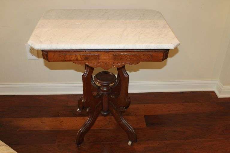 Eastlake Victorian Parlor Table - Auction Ohio