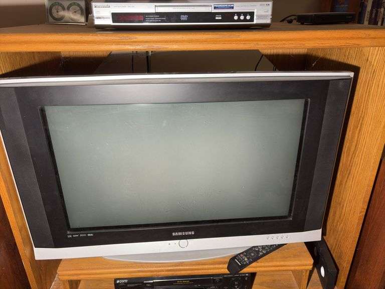 Old TV and Entertainment Center - Auction Ohio