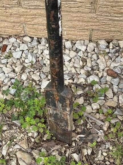 Spud Bar and Post Hole Diggers - Auction Ohio
