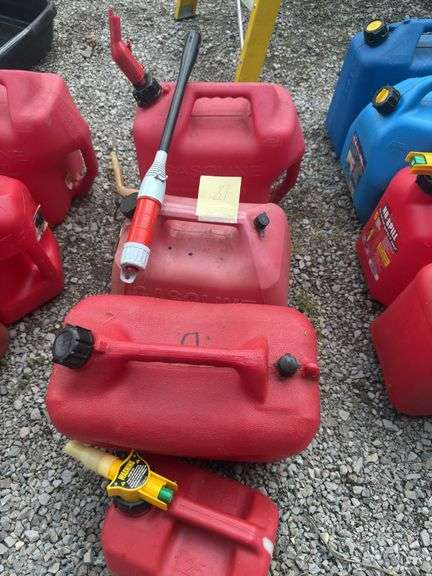 GAS CANS MULTI SIZES - Auction Ohio