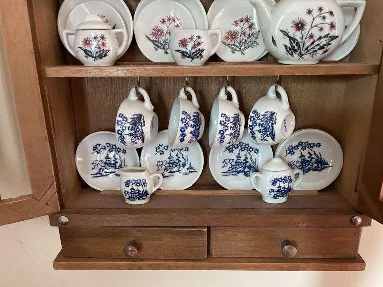 Mini Tea Set in Display - Auction Ohio