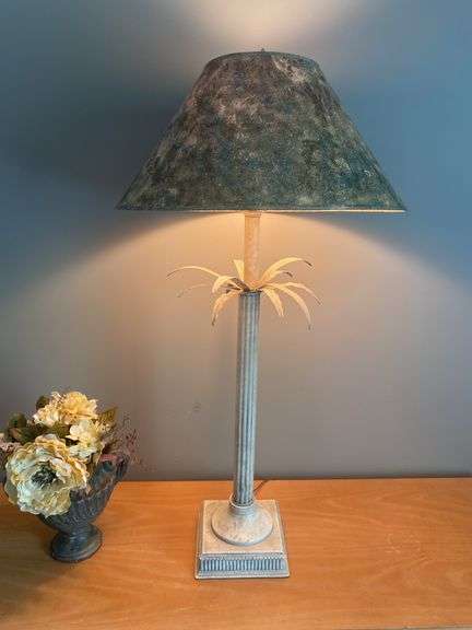 Broyhill sofa / entry table - lamp - faux floral decor - Auction Ohio