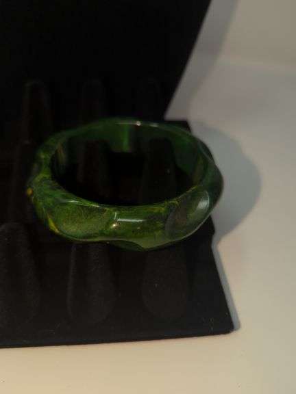 Mottled Spinach Green Bakelite Bracelet - Auction Ohio