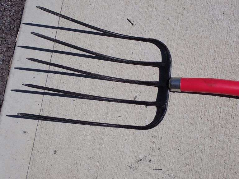 Razor Back Pro Grade Forged 5 Tine Manure Fork - Looks NEW - Auction Ohio