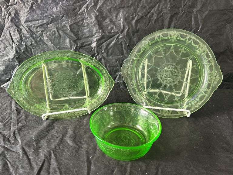 Uranium Glass Serving Ware - Auction Ohio