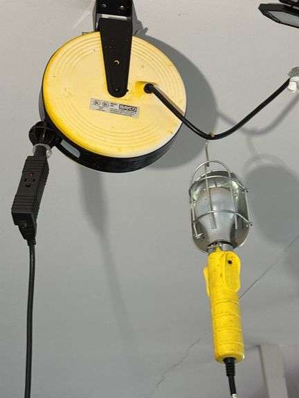 Retractable Trouble Light - Auction Ohio