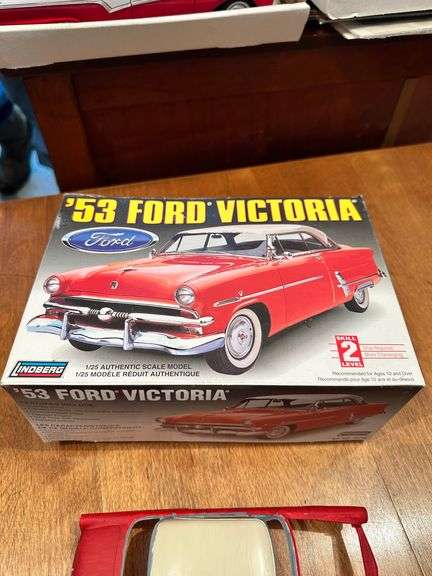 1953 Ford Victoria Lindberg Model Kit - Auction Ohio
