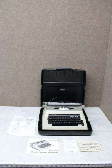 Underwood 565 CR Electric Portable Typewriter with Case and Documents ...