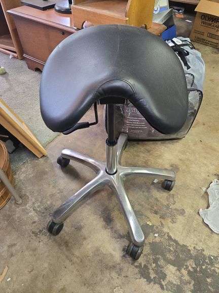 Rolling saddle work bench seat - Auction Ohio
