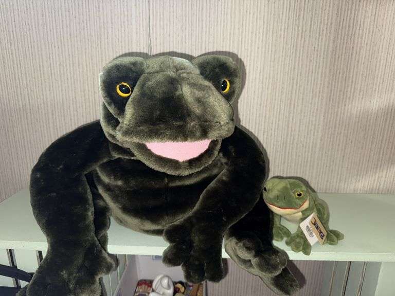 Jaag Frog Plush & Folk Tale Frog Puppet - Auction Ohio