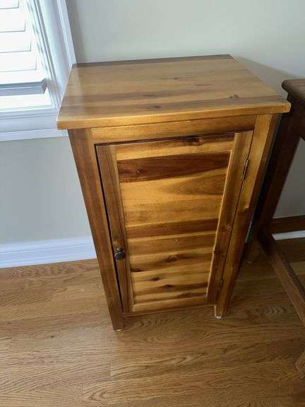 Small cherry end table/stand - Auction Ohio