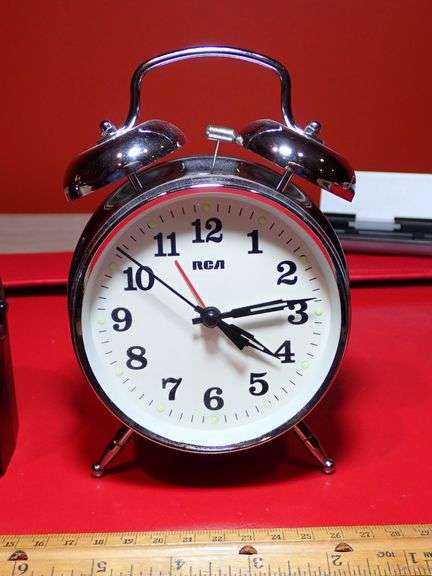 Two Desktop Quartz Alarm Clocks Tested - RCA & SEIKO - Auction Ohio