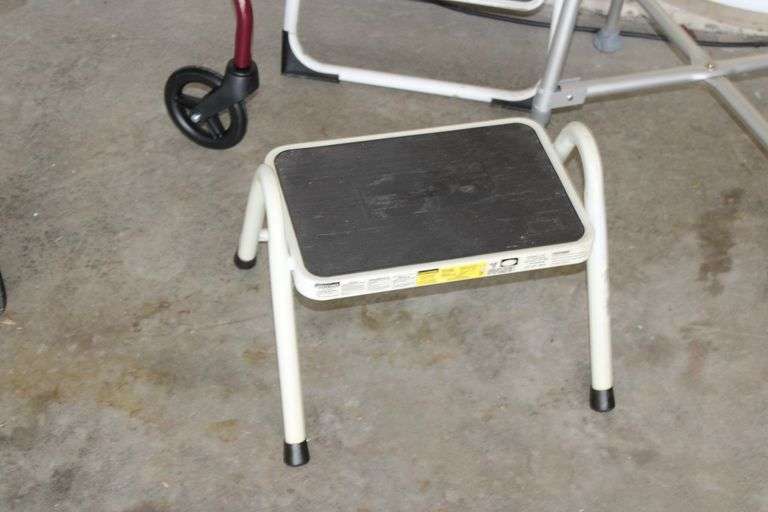 Walker & Stools - Auction Ohio