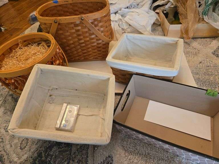 Assorted home organizing baskets - Auction Ohio