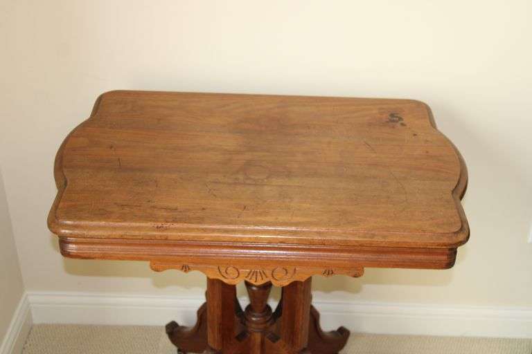 Eastlake Victorian Parlor Table - Auction Ohio