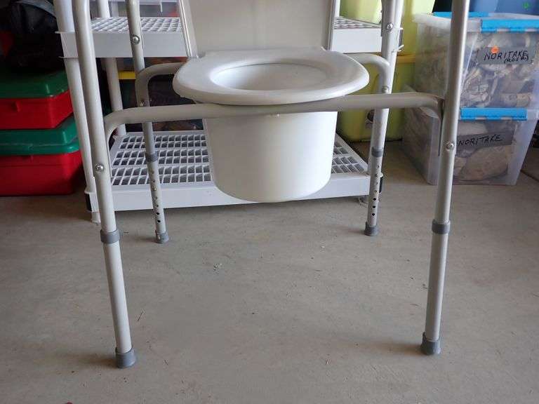 Barely used - Medline 3-in-1 Steel Folding Bedside Commode, Removable ...