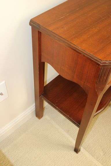 Mahogany Bedside Table - Auction Ohio