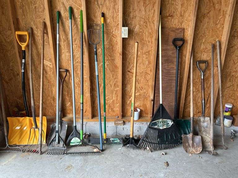 Long Handled Tools - Auction Ohio