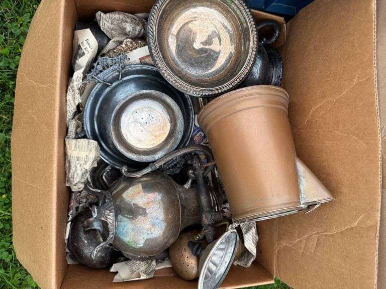 Pallet Lot of Mixed Items Including Home Decor, Clothing, and ...