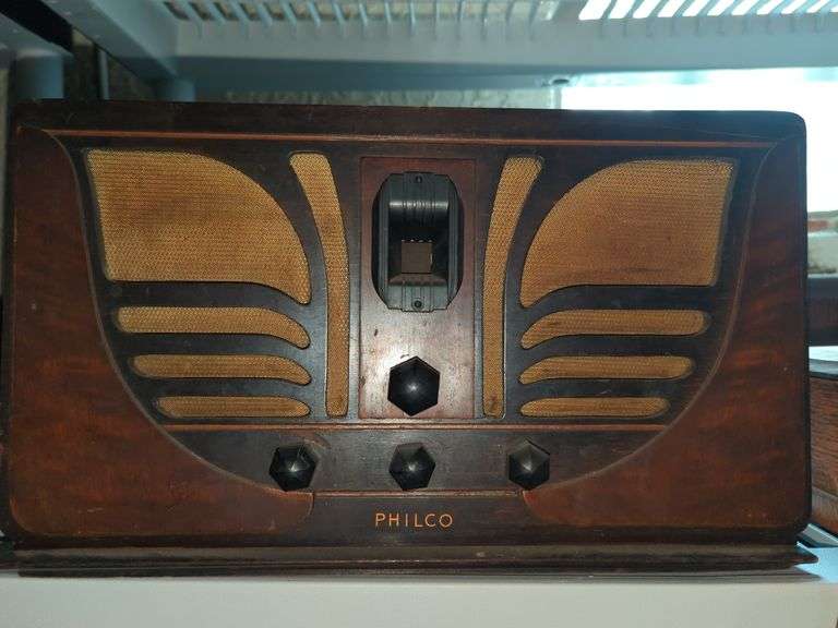 Philco Model 45 Art Deco Butterfly Radio - Auction Ohio