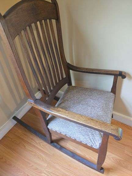 Antique oak rocking chair - Auction Ohio