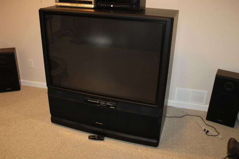 Pioneer 52" Projection Television - Auction Ohio