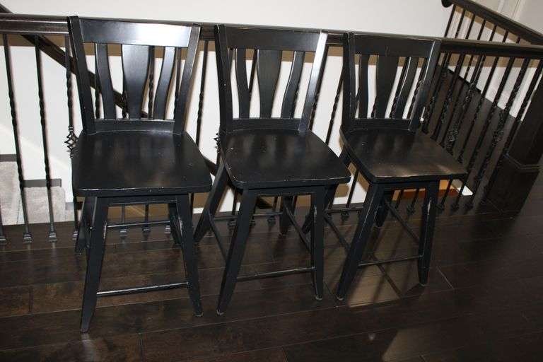 Black Counter Stools - Auction Ohio