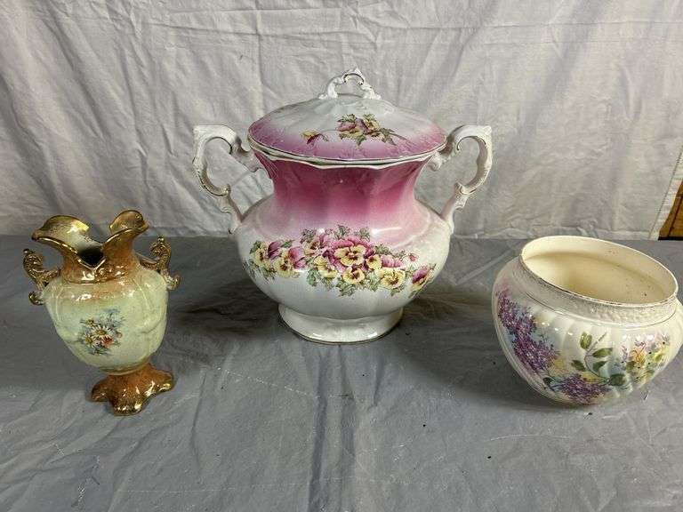 Gilded Serving Ware - Auction Ohio