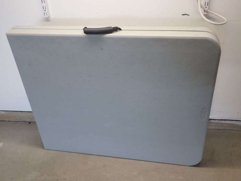 Folding 6ft table - Auction Ohio