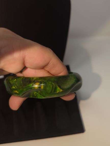 Mottled Spinach Green Bakelite Bracelet - Auction Ohio