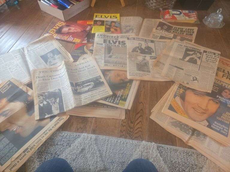 Vintage ELVIS collectible newspapers - Auction Ohio