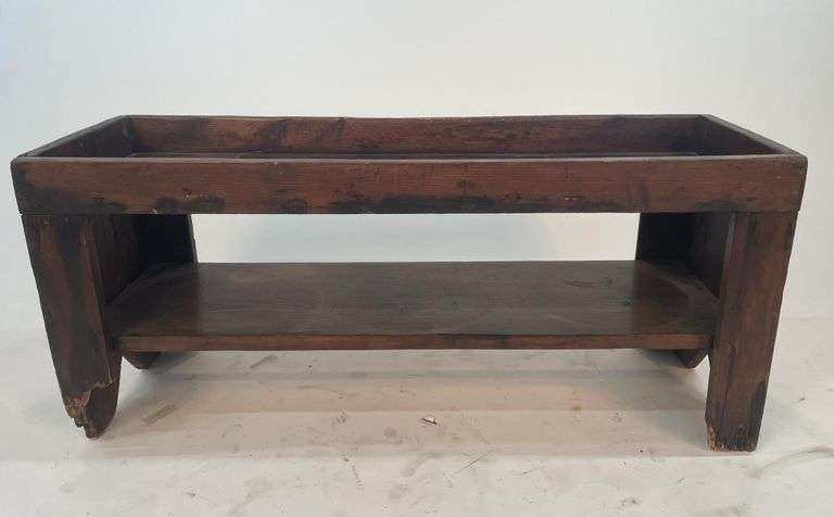ANTIQUE FARMHOUSE BUCKET BENCH. - Auction Ohio