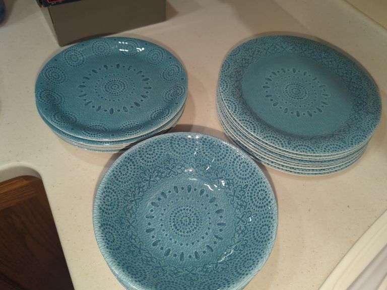 Market Square Melamine Dinnerware - Auction Ohio