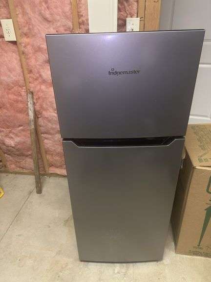 Fridgemaster compact refrigerator/ freezer - Auction Ohio