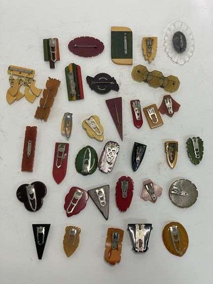 BAKELITE PIN COLLECTION. - Auction Ohio