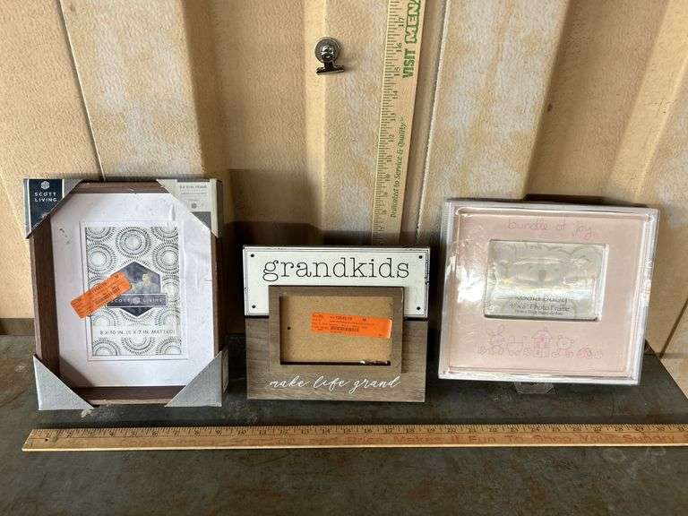 Assorted Picture Frames - Auction Ohio