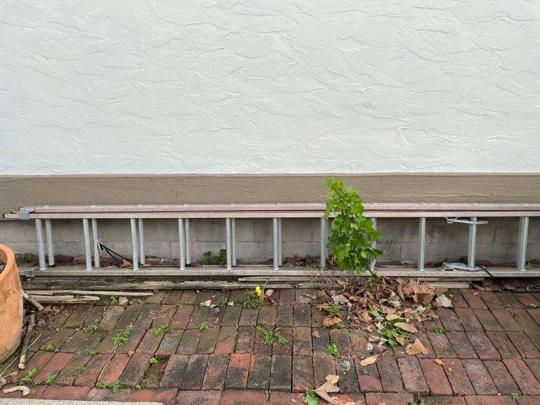 Werner 24' Extension Ladder - Auction Ohio