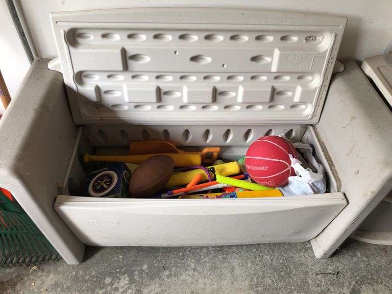 Rubbermaid Storage Bench with Toys - Auction Ohio