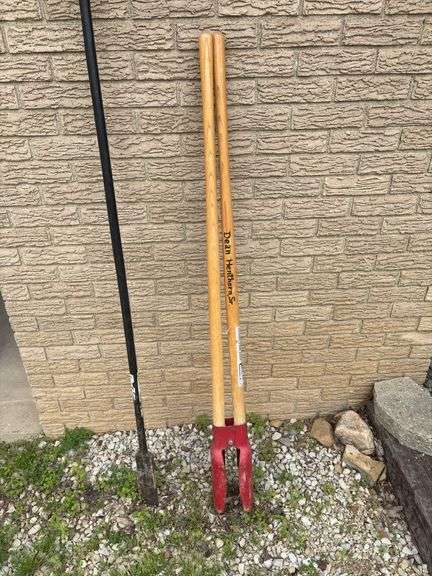 Spud Bar and Post Hole Diggers - Auction Ohio